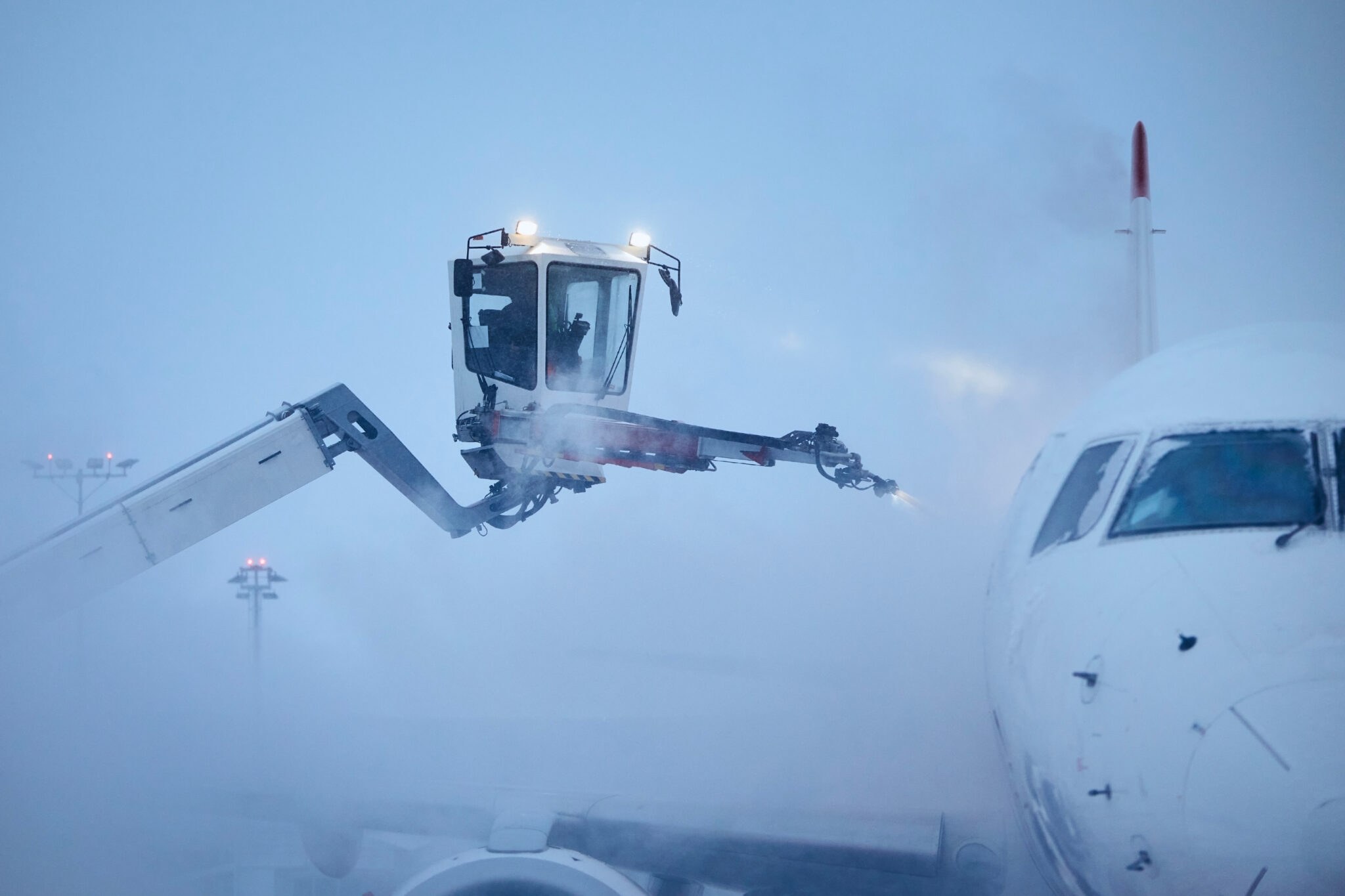 Why Airplanes Can Fly in Snow But Not Ice: Winter Weather and Flight ...