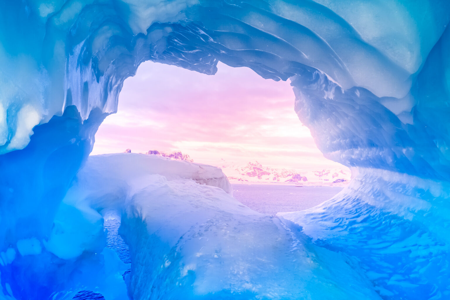 Why Snow Looks Blue in Deep Holes and Crevasses: The Physics of Light ...